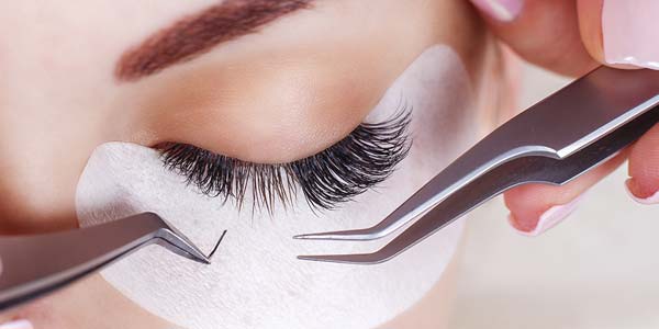 Individual Eyelashes Vs Strip Eyelashes - Which Is Better?