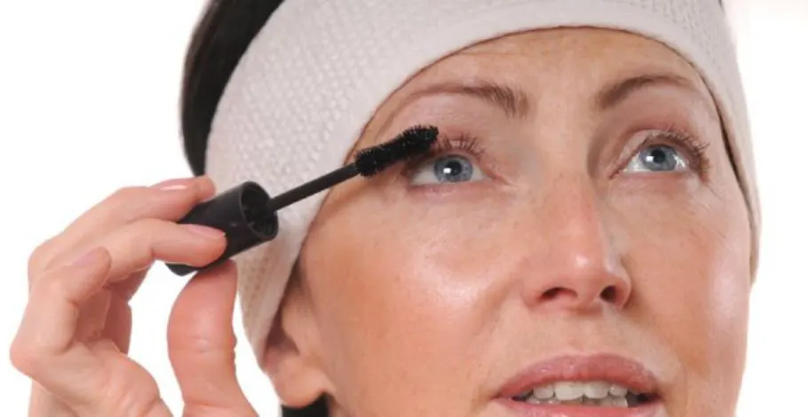 Our Eyelashes Get thin as We Age - Different Precautions!